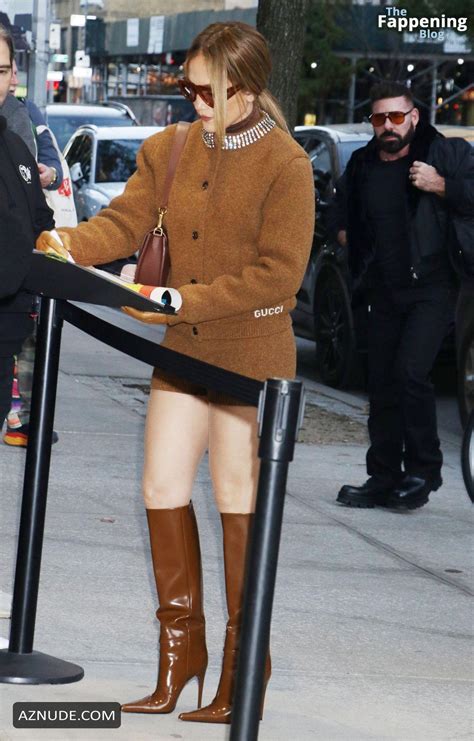 Jennifer Lopez Sexy Spotted Flaunting Her Toned Legs At Unstoppable