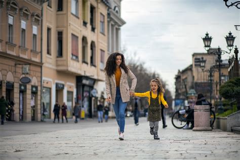 Jadore Passer Du Temps à Lextérieur Avec Ma Mère Une Mère Afro