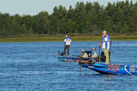 Early Elite Action On St Lawrence Bassmaster