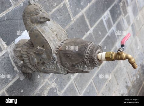 Water Tap With Antique Style Of Connectivity Connectors With Stone Carving Drinking Water Tap