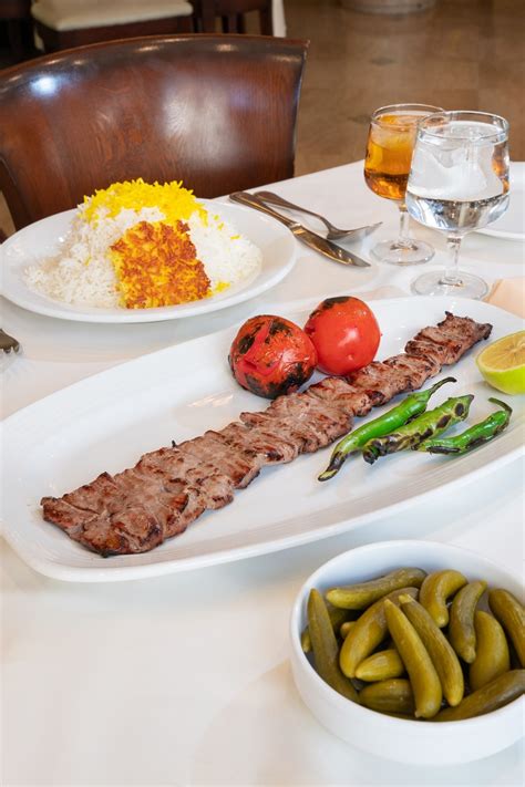 چلو کباب برگ مخصوص کباب برگ مخصوص با برنج رستوران نایب ساعی