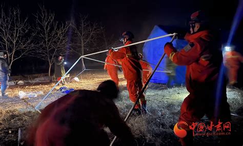 甘肃临夏积石山6 2级地震废墟上的生命守护甘肃森林消防总队救援指战员震区剪影 本网原创
