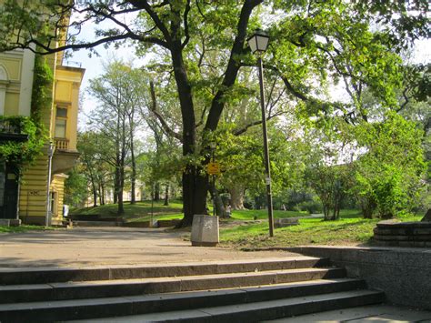 Царската градина до двореца House Styles Mansions Sidewalk