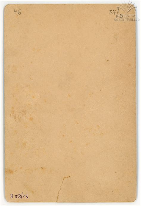 Iverieli უცნობი ახალგაზრდა ქალის ფოტო