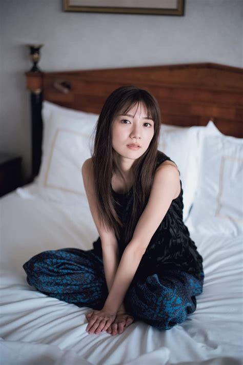全新 日版 包郵 河田陽菜 特大 Poster 2種 Blt Graph 87 100頁 寫真集 乃木坂46 日向坂46 Nogizaka46