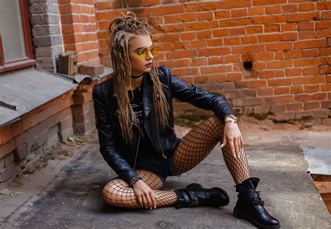 Sokak Stilinde Doğal Dağınıklık Grunge Modasına Yolculuk