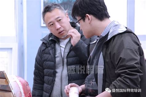 特效化妆假皮上色上妆训练进行中