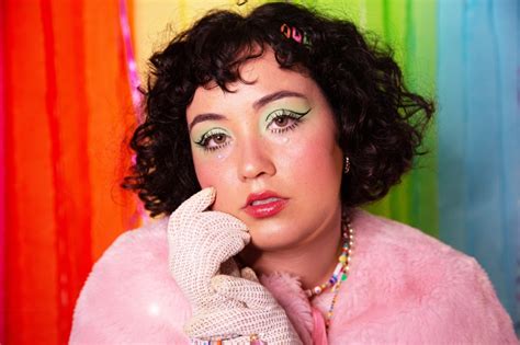 Cantora Nina Rouge Lança Seu Novo Single Art Machine