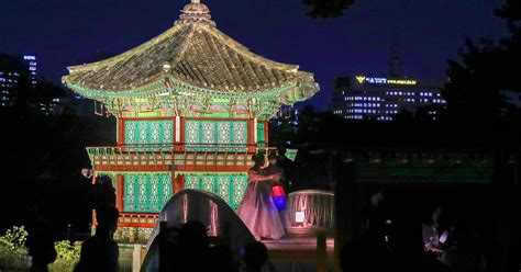 가을밤 느끼는 고궁의 정취