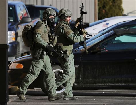 Two Men Found Dead In Hotel Room Ending 15 Hour New Hampshire Standoff
