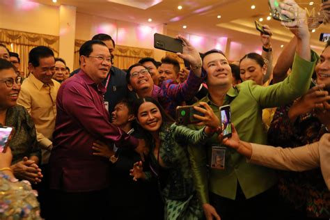 សម្ដេចតេជោ ហ៊ុន សែន អំពាវនាវដល់សិល្បករ សិល្បការិនីទាំងអស់ចូលរួមនិពន្ធ និងផលិតបទភ្លេង វីដេអូ