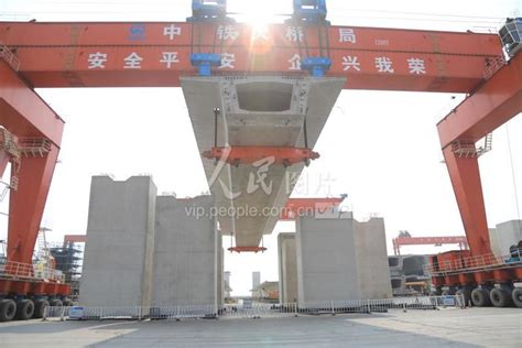 浙江舟山运预制箱梁 建跨海大桥 人民图片网