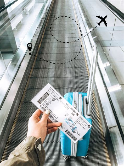Фото в аэропорту фото с чемоданом Travel Instagram Ideas Travel