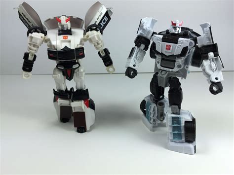 Toybox Soapbox Transformers Combiner Wars Prowl Review