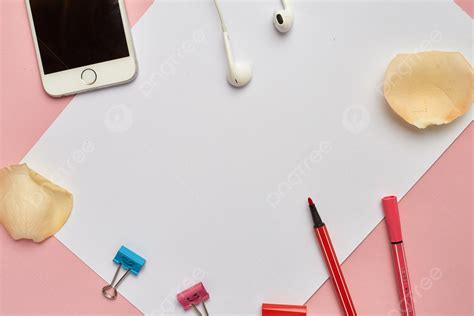 Девушка на офисном столе 94 фото