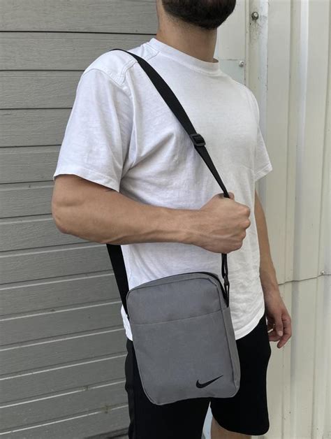 Барсетка Nike серая черн лого — цена 350 грн в каталоге Барсетки Купить аксессуары по доступной