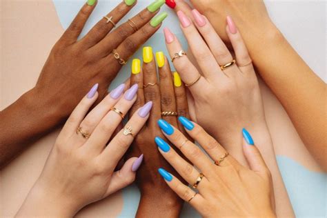 Aura Nails Τι είναι το νέο Trend στο Manicure και πώς θα το κάνεις