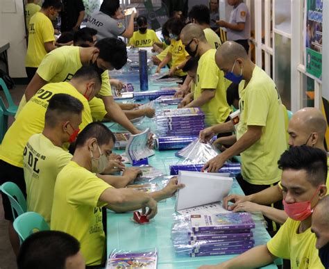 Pdls Cover Text Books For Mandaluyong Schools The Manila Times