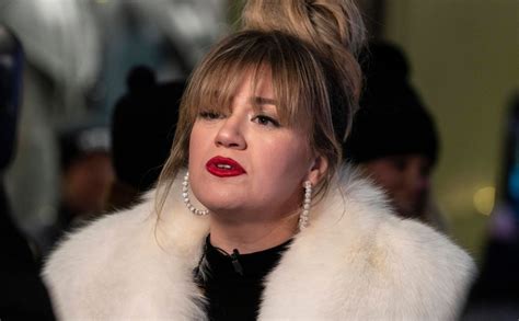 Kelly Clarkson Fans React To Her Recent Social Media Snafu
