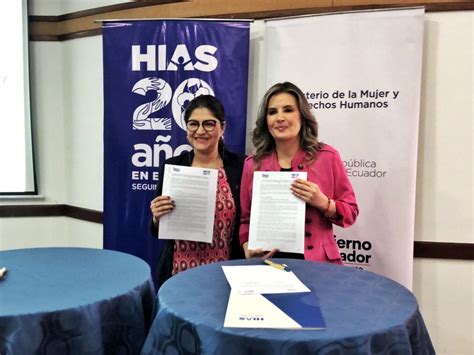 La Ministra De La Mujer Y Derechos Humanos Paola Flores Jaramillo Y