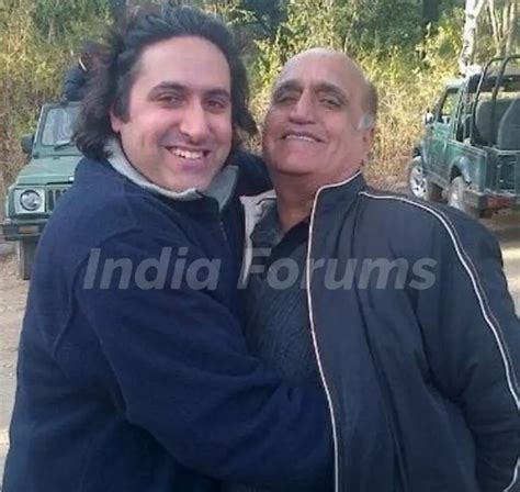 Sumeet Sachdev With Father Photo 542850