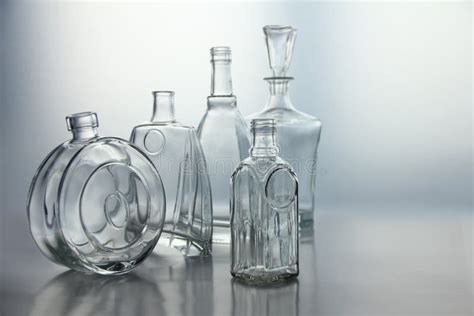 Leere Transparente Glasflaschenformen Stockbild Bild Von Auslegung Elegant