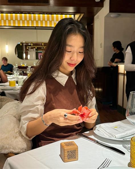 맑음요가☘️ 힘든 일은 다 묻어버리고 예쁜 옷입고 맛있는거 먹으면서 털어버리자💛 내가 너를 사랑하고 네가 나를 사랑해주면