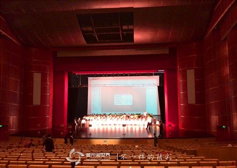 人体多米诺启动新时代健康产业集团国珍书屋捐赠行动仪式 活动内容多米诺 多米诺世界纪录团队 多米诺世界 多米诺团队培训 多米诺公关活动