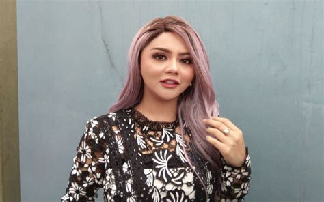 Janeta Janet Ogah Rasakan Sensasi Dari Sex Toys Okezone Celebrity
