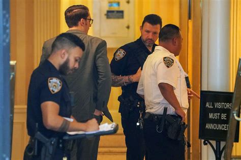 Woman Thwarts Robbery By Moped Riding Thieves On Upper East Side