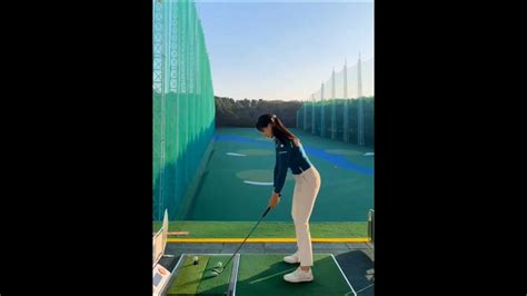 왼손 예쁜스윙의 정석 이예빈프로 미녀골퍼 이예빈 골프스윙 아이언스윙 왼손골퍼 왼손골프 Shorts Youtube