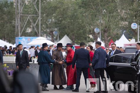 ФОТО Төрийн түшээд болон наадмын зочдын ГОЁЛ