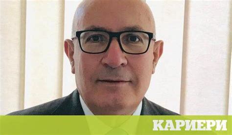 Кариери On Linkedin Кириакос Какурис е вицепрезидент на Европейската инвестиционна банка