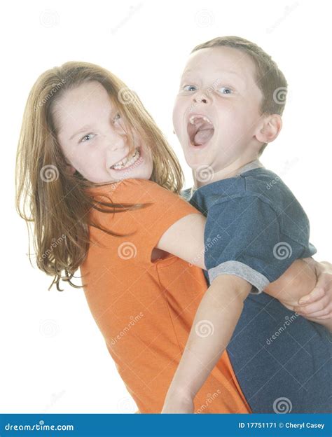 Het Jonge Meisje En Jongens Spelen Stock Afbeelding Image Of Jongen Acteren