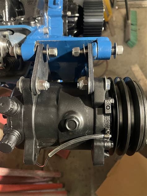 Holden Vh Commodore 253308 Ac Compressor Mounting Bracket Set