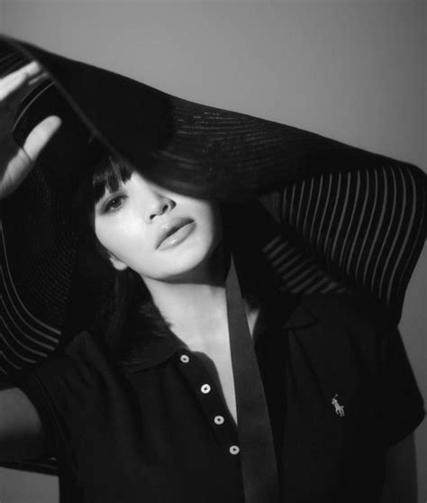 53세 김혜수 흑백 뚫고 나오는 관능미늘씬한 자태 감탄 스타일m