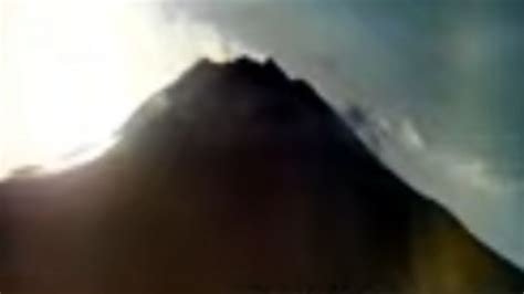 Dalam 6 Jam Gunung Merapi Alami 16 Kali Gempa Guguran