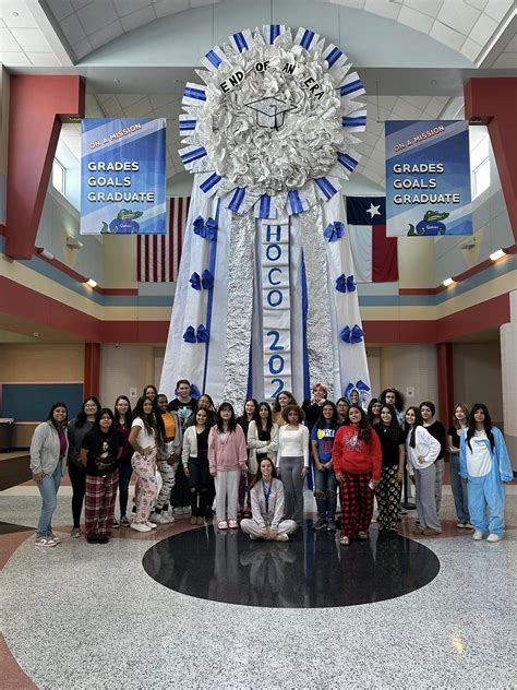 Dickinson High School Creates 28 Foot Mum For Homecoming 2023
