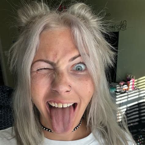 𝕃𝕚𝕟𝕕𝕤𝕖𝕪 𝕃𝕚𝕟𝕫𝕚 𝕃𝕪𝕟 𝕫 Linzi A Go Go • Threads Say More