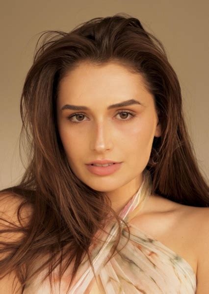 Lara Adine Lipschitz Fan Casting