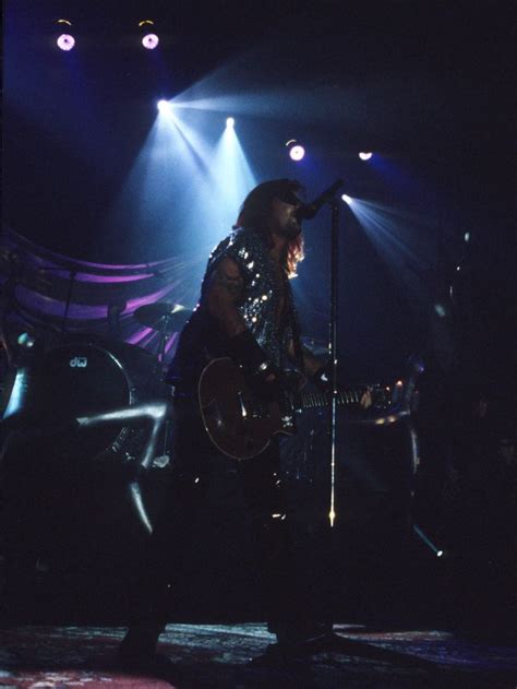 5 Things to Know About Mötley Crüe American Songwriter