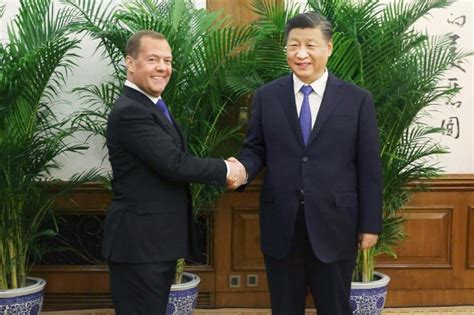 习近平会见俄罗斯统一俄罗斯党主席梅德韦杰夫 Cn