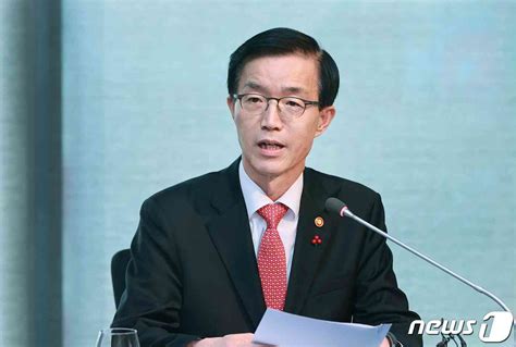 방문규 산업장관 국힘·대통령실서 총선 출마 권유 많아 뉴스1