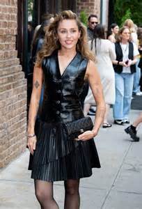 Miley Cyrus Compares Beyoncé To Michael Jackson And Prince