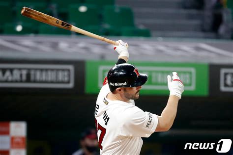대타 로맥 결승포 Ssg Lg 제압2연패 끊고 4위 도약 뉴스1
