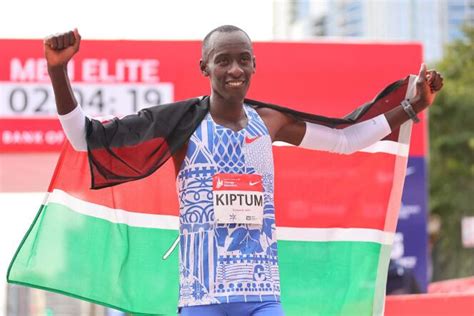 Kenya S Kiptum Smashes World Record At Chicago Marathon