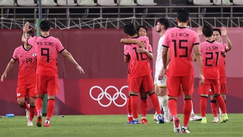 올림픽 축구대표팀 루마니아 상대 4 0 대승b조 1위로
