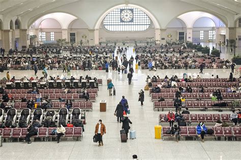 【聚焦春运】春运第一天 回家是不变的主题旅客哈尔滨工作