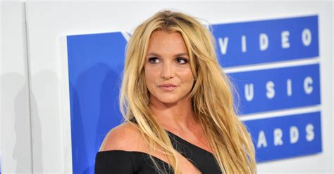 Britney Spears conta que seu segurança a proibia de sair de casa e a viu pelada se trocando e