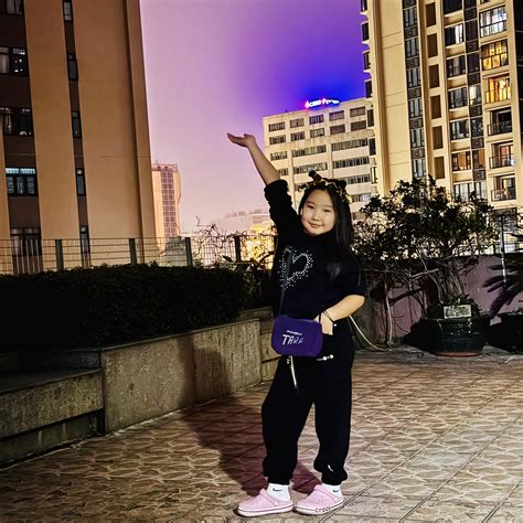 Баригдсан 😅 азаар 00 цаг болоод төрсөн өдөр нь болох гэж байгаа учир гайгүй өнгөрлөө бурхан минь